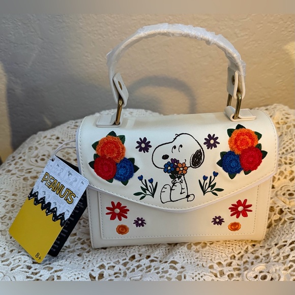 Loungefly | Bags | Loungefly Peanuts Floral Snoopy Crossbody Bagnwt ...